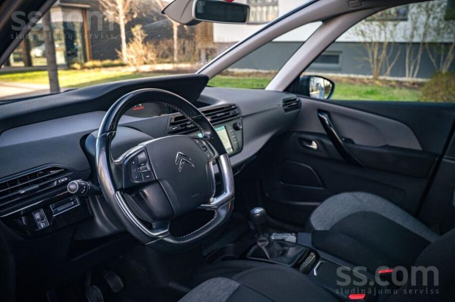 Grey Citroen c4-picasso 2017 in Riga, with an engine capacity of 1.20 L and mileage of 0 thousand km for 5990 €, photo 8 on AUTOMOTO.COM.LV