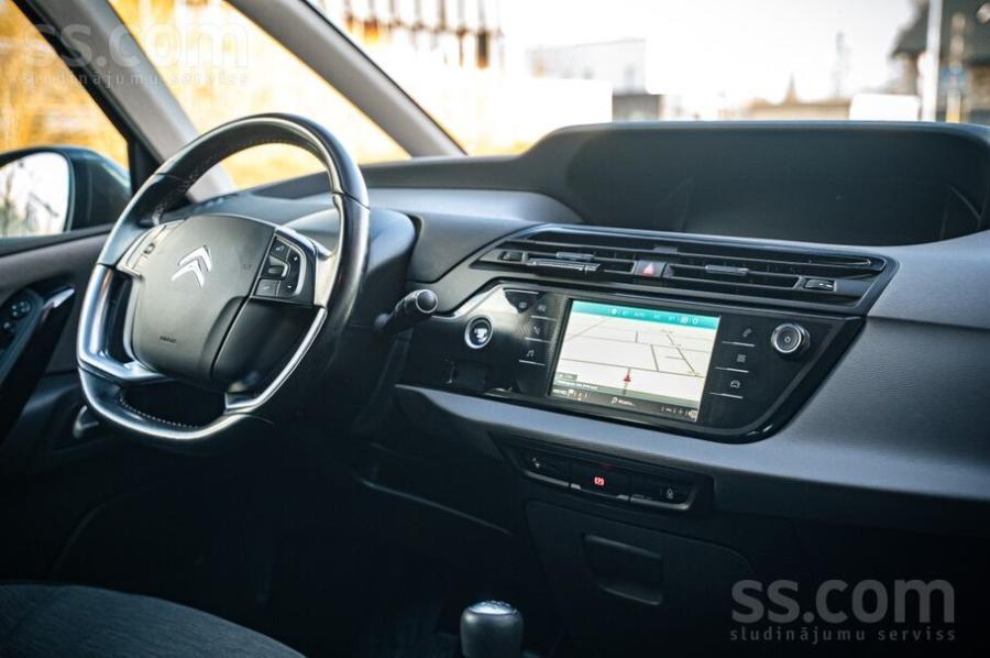 Grey Citroen c4-picasso 2017 in Riga, with an engine capacity of 1.20 L and mileage of 0 thousand km for 5990 €, photo 9 on AUTOMOTO.COM.LV