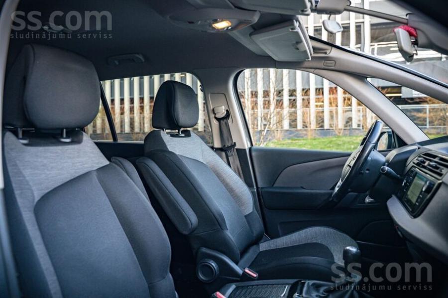 Grey Citroen c4-picasso 2017 in Riga, with an engine capacity of 1.20 L and mileage of 0 thousand km for 5990 €, photo 10 on AUTOMOTO.COM.LV