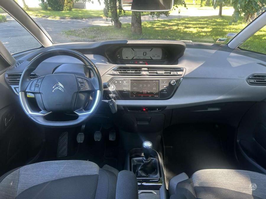 Grey Citroen c4-picasso 2017 in Taurage, with an engine capacity of 1.20 L and mileage of 95 thousand km for 4950 €, photo 12 on AUTOMOTO.COM.LV