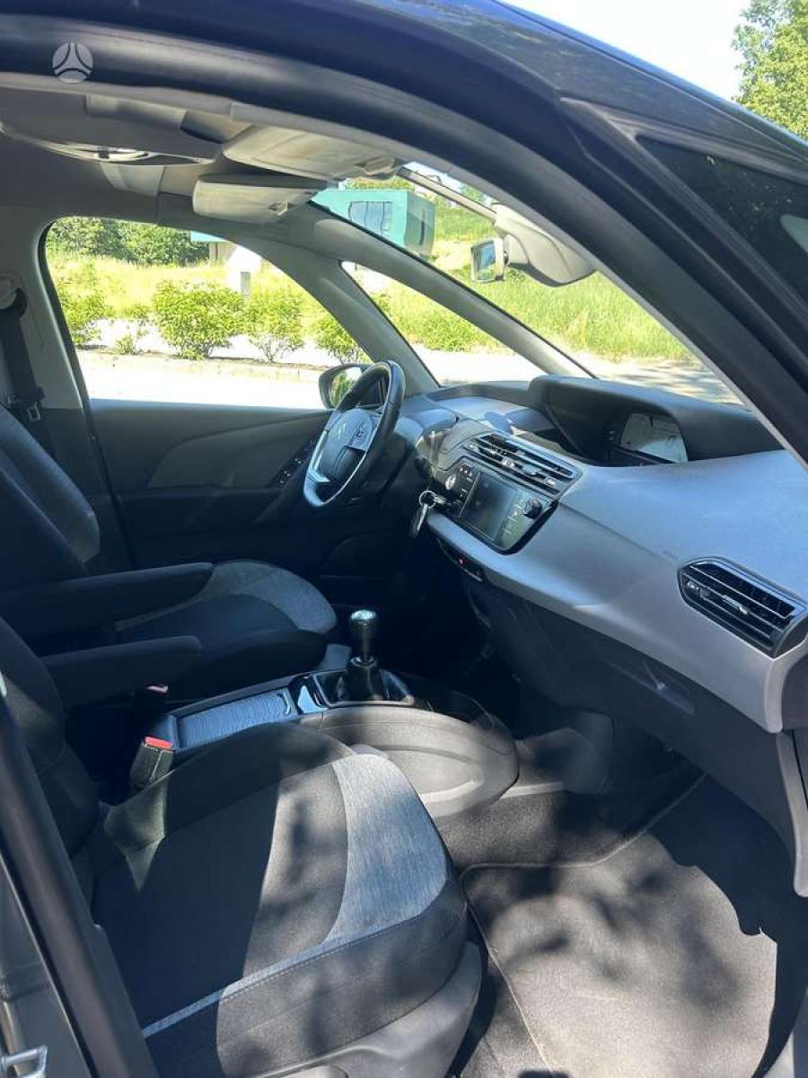 Grey Citroen c4-picasso 2017 in Taurage, with an engine capacity of 1.20 L and mileage of 95 thousand km for 4950 €, photo 17 on AUTOMOTO.COM.LV
