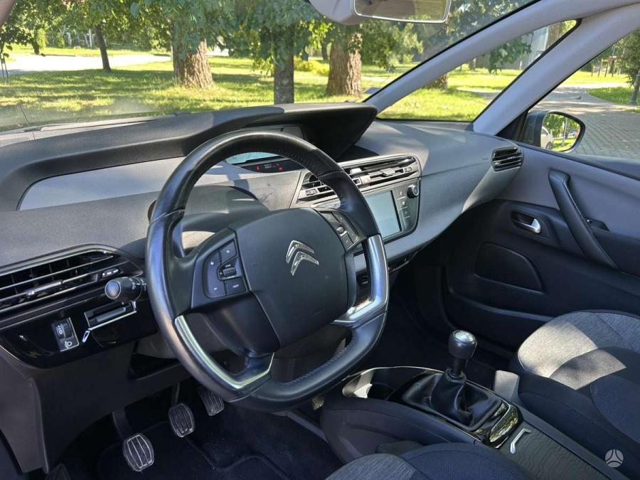 Grey Citroen c4-picasso 2017 in Taurage, with an engine capacity of 1.20 L and mileage of 95 thousand km for 4950 €, photo 20 on AUTOMOTO.COM.LV