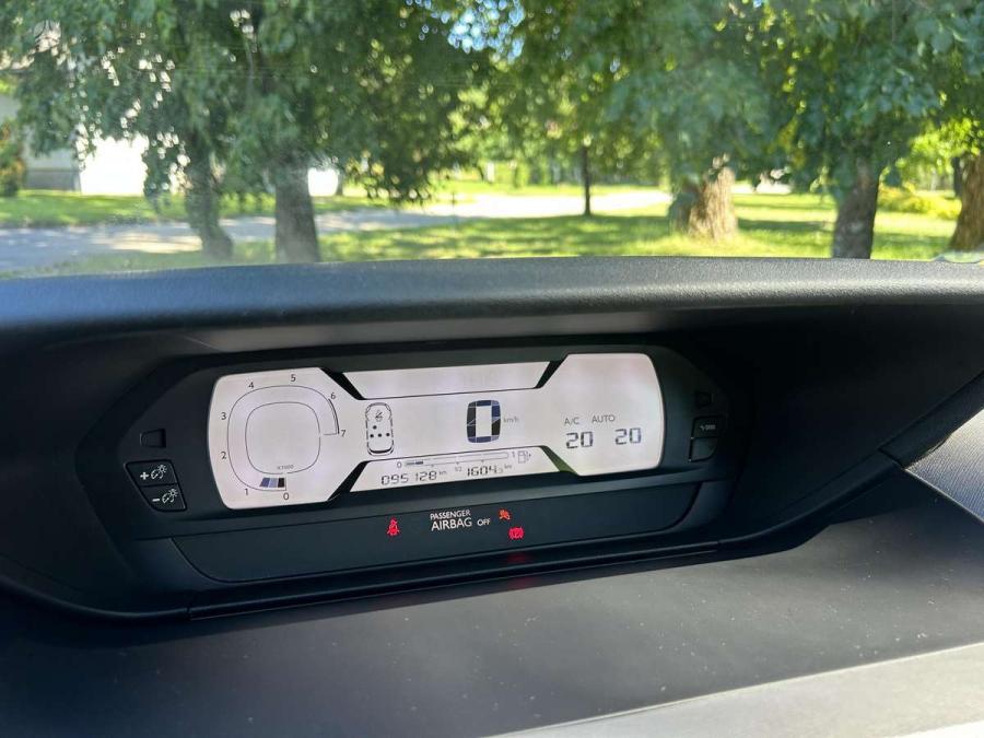 Grey Citroen c4-picasso 2017 in Taurage, with an engine capacity of 1.20 L and mileage of 95 thousand km for 4950 €, photo 23 on AUTOMOTO.COM.LV