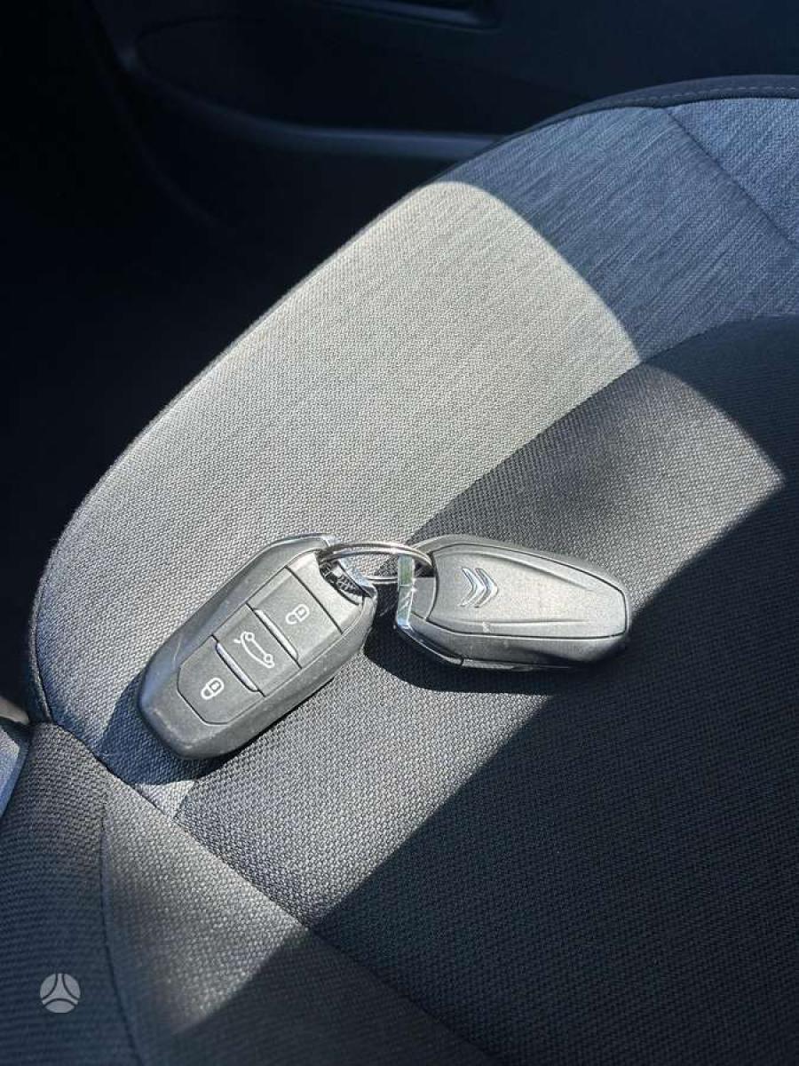Grey Citroen c4-picasso 2017 in Taurage, with an engine capacity of 1.20 L and mileage of 95 thousand km for 4950 €, photo 24 on AUTOMOTO.COM.LV