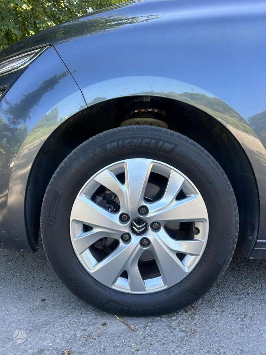 Grey Citroen c4-picasso 2017 in Taurage, with an engine capacity of 1.20 L and mileage of 95 thousand km for 4950 €, photo 25 on AUTOMOTO.COM.LV
