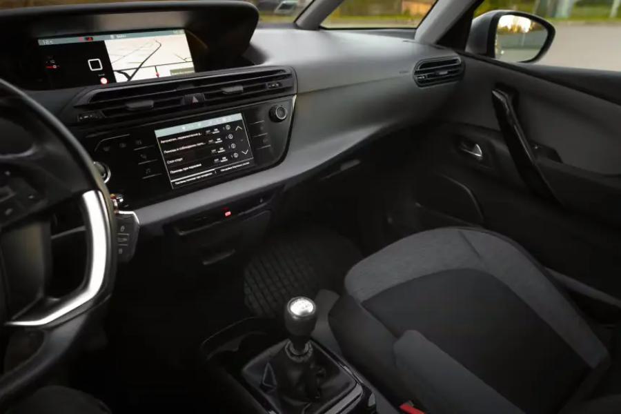 Pelēks Citroen c4-picasso 2017 Jelgava, ar dzinēja tilpumu 1.20 L un nobraukumu 146 tūkst. km par 8999 €, foto 10 vietnē AUTOMOTO.COM.LV