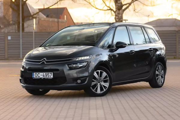 Pelēks Citroen c4-picasso 2017 Jelgava, ar dzinēja tilpumu 1.60 L un nobraukumu 132 tūkst. km par 8300 €, foto 1 vietnē AUTOMOTO.COM.LV