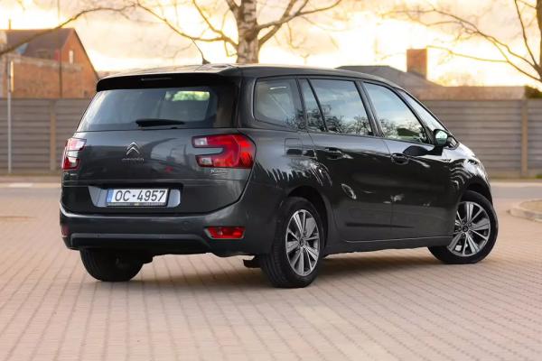 Pelēks Citroen c4-picasso 2017 Jelgava, ar dzinēja tilpumu 1.60 L un nobraukumu 132 tūkst. km par 8300 €, foto 5 vietnē AUTOMOTO.COM.LV