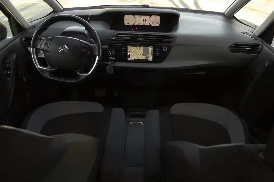 Grey Citroen c4-picasso 2017 in Jelgava, with an engine capacity of 1.60 L and mileage of 132 thousand km for 8300 €, photo 10 on AUTOMOTO.COM.LV