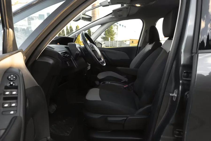 Grey Citroen c4-picasso 2017 in Jelgava, with an engine capacity of 1.60 L and mileage of 132 thousand km for 8300 €, photo 11 on AUTOMOTO.COM.LV