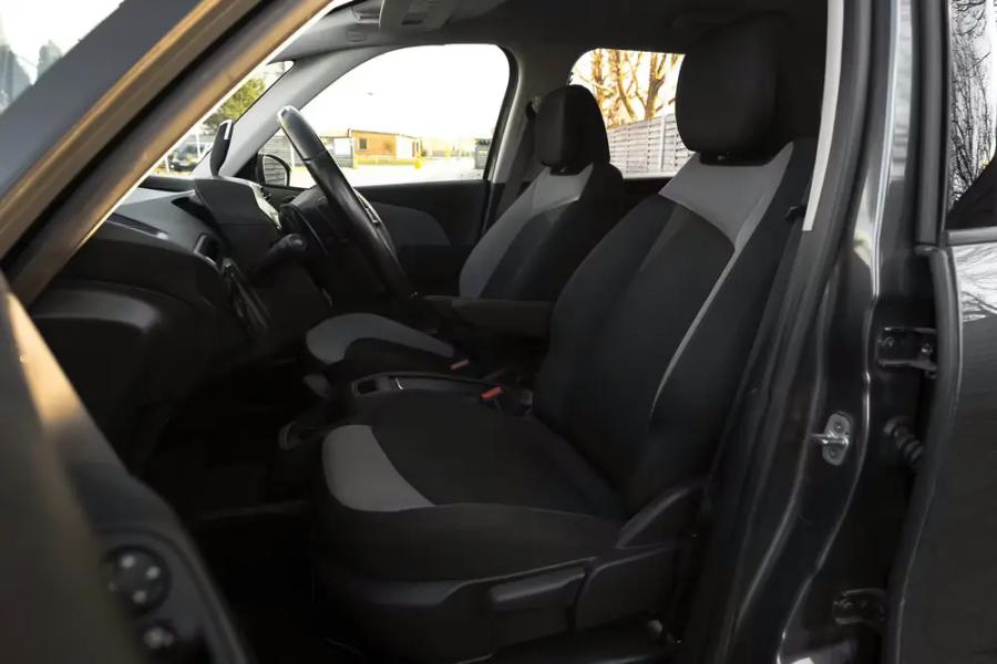 Grey Citroen c4-picasso 2017 in Jelgava, with an engine capacity of 1.60 L and mileage of 132 thousand km for 8300 €, photo 12 on AUTOMOTO.COM.LV