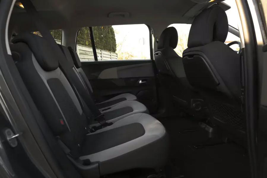 Grey Citroen c4-picasso 2017 in Jelgava, with an engine capacity of 1.60 L and mileage of 132 thousand km for 8300 €, photo 18 on AUTOMOTO.COM.LV