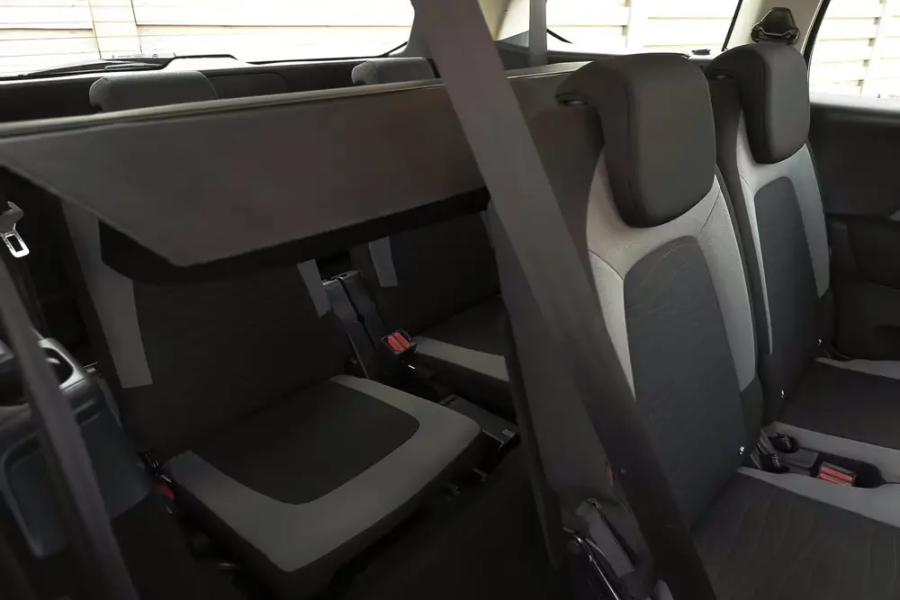 Grey Citroen c4-picasso 2017 in Jelgava, with an engine capacity of 1.60 L and mileage of 132 thousand km for 8300 €, photo 19 on AUTOMOTO.COM.LV