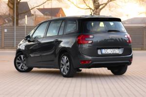 Grey Citroen c4-picasso 2017 in Riga, with an engine capacity of 1.60 L and mileage of 132 thousand km for 11900 €, photo 5 on AUTOMOTO.COM.LV