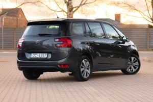 Grey Citroen c4-picasso 2017 in Riga, with an engine capacity of 1.60 L and mileage of 132 thousand km for 11900 €, photo 6 on AUTOMOTO.COM.LV