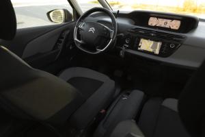 Grey Citroen c4-picasso 2017 in Riga, with an engine capacity of 1.60 L and mileage of 132 thousand km for 11900 €, photo 8 on AUTOMOTO.COM.LV
