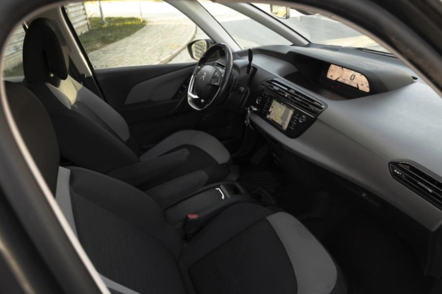 Grey Citroen c4-picasso 2017 in Riga, with an engine capacity of 1.60 L and mileage of 132 thousand km for 11900 €, photo 9 on AUTOMOTO.COM.LV