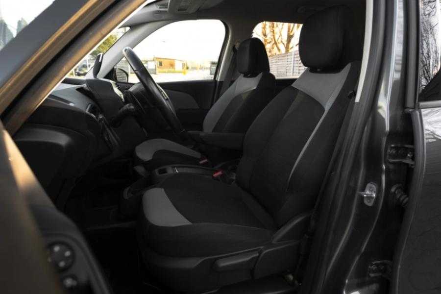 Grey Citroen c4-picasso 2017 in Riga, with an engine capacity of 1.60 L and mileage of 132 thousand km for 11900 €, photo 13 on AUTOMOTO.COM.LV