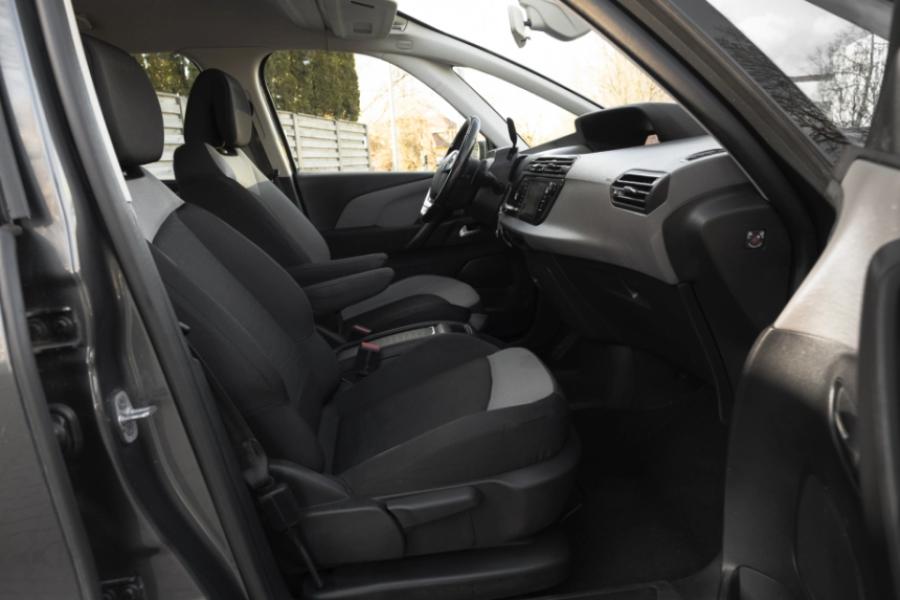 Grey Citroen c4-picasso 2017 in Riga, with an engine capacity of 1.60 L and mileage of 132 thousand km for 11900 €, photo 17 on AUTOMOTO.COM.LV