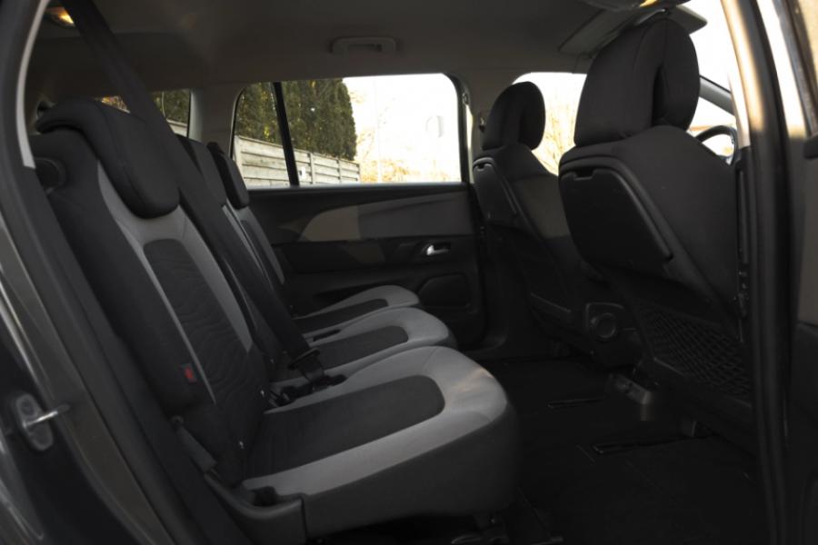 Grey Citroen c4-picasso 2017 in Riga, with an engine capacity of 1.60 L and mileage of 132 thousand km for 11900 €, photo 18 on AUTOMOTO.COM.LV