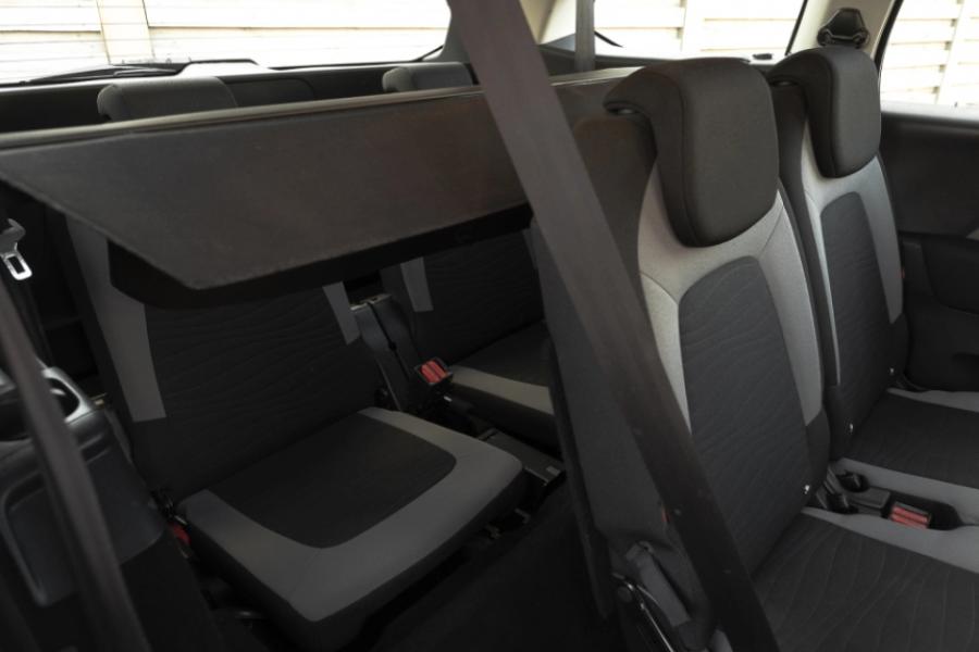 Grey Citroen c4-picasso 2017 in Riga, with an engine capacity of 1.60 L and mileage of 132 thousand km for 11900 €, photo 19 on AUTOMOTO.COM.LV