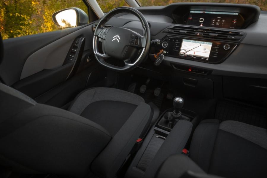 Pelēks Citroen c4-picasso 2017 Rīga, ar dzinēja tilpumu 1.20 L un nobraukumu 146 tūkst. km par 8999 €, foto 22 vietnē AUTOMOTO.COM.LV