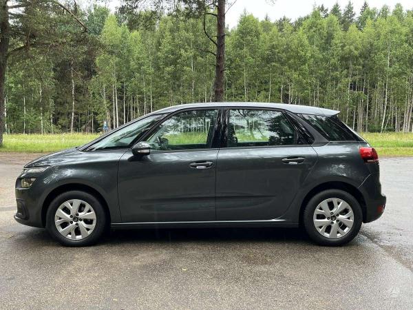 Grey Citroen c4-picasso 2017 in Taurage, with an engine capacity of 1.20 L and mileage of 95 thousand km for 4650 €, photo 2 on AUTOMOTO.COM.LV