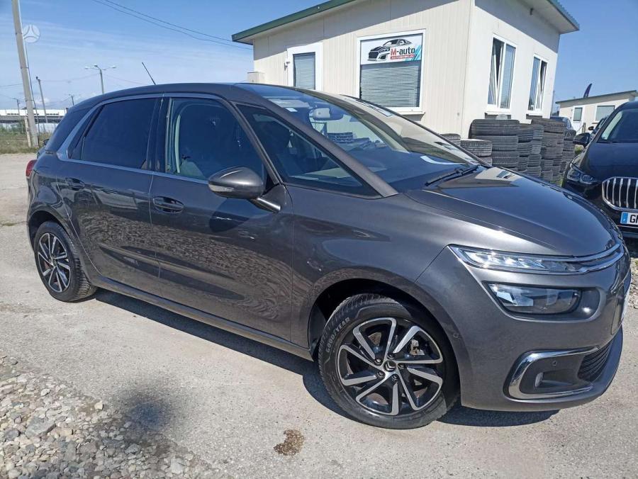 Grey Citroen c4-picasso 2017 in Vilnius, with an engine capacity of 1.20 L and mileage of 132 thousand km for 5900 €, photo 1 on AUTOMOTO.COM.LV