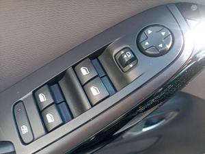 Grey Citroen c4-picasso 2017 in Vilnius, with an engine capacity of 1.20 L and mileage of 132 thousand km for 5900 €, photo 8 on AUTOMOTO.COM.LV