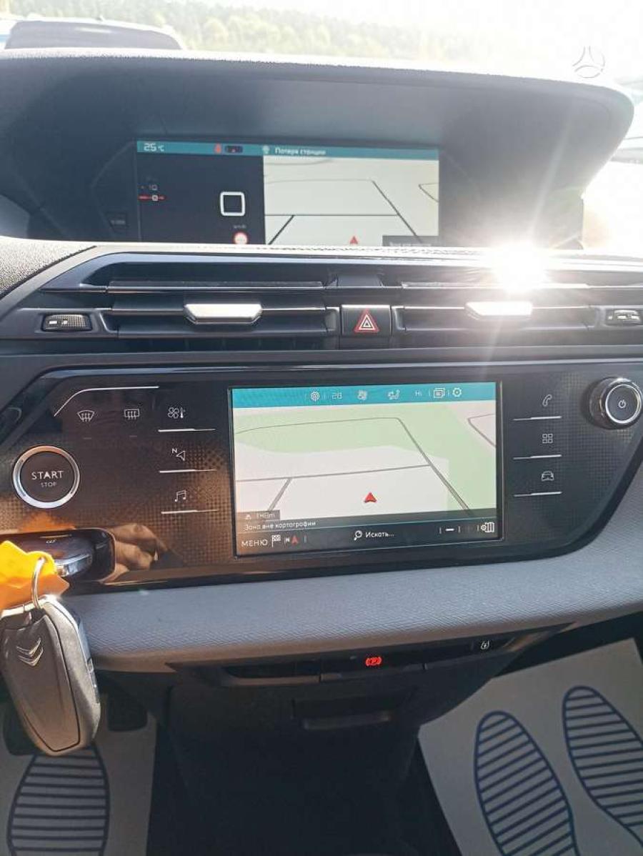 Grey Citroen c4-picasso 2017 in Vilnius, with an engine capacity of 1.20 L and mileage of 132 thousand km for 5900 €, photo 20 on AUTOMOTO.COM.LV