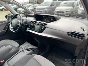 Grey Citroen c4-picasso 2017 in Riga, with an engine capacity of 1.60 L and mileage of 188 thousand km for 5700 €, photo 8 on AUTOMOTO.COM.LV