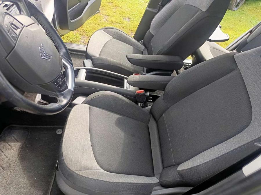 Grey Citroen c4-picasso 2017 in Marijampole, with an engine capacity of 1.20 L and mileage of 131 thousand km for 4999 €, photo 3 on AUTOMOTO.COM.LV