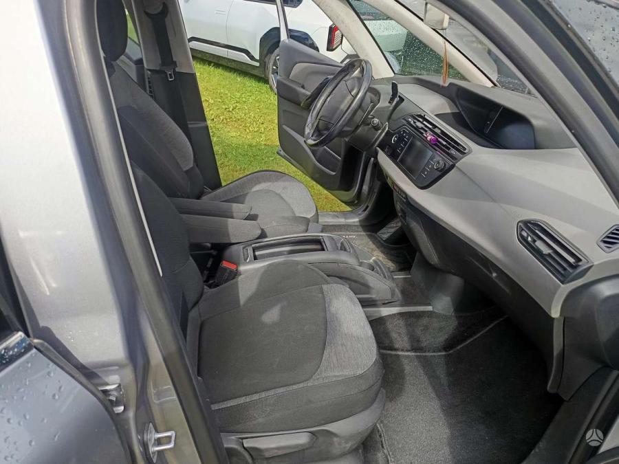 Grey Citroen c4-picasso 2017 in Marijampole, with an engine capacity of 1.20 L and mileage of 131 thousand km for 4999 €, photo 16 on AUTOMOTO.COM.LV