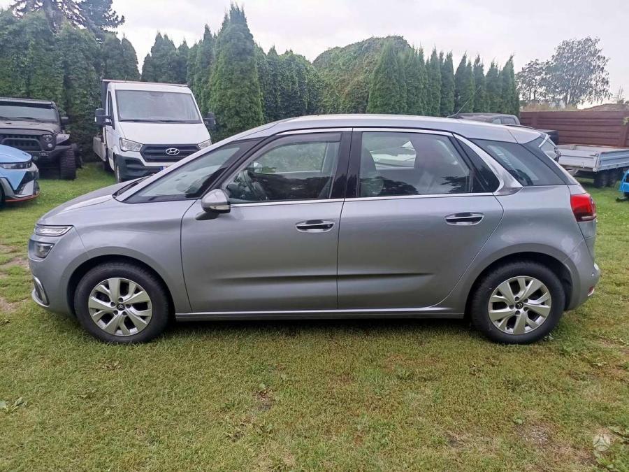 Grey Citroen c4-picasso 2017 in Marijampole, with an engine capacity of 1.20 L and mileage of 131 thousand km for 4999 €, photo 29 on AUTOMOTO.COM.LV