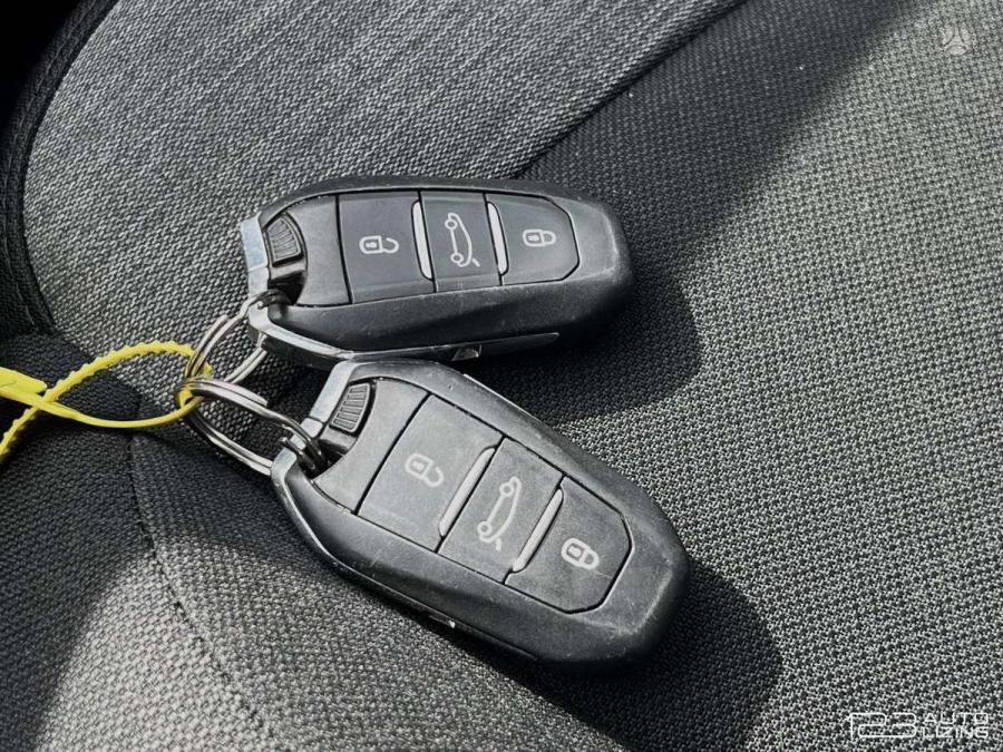 Серый Ситроен С4 Пикассо 2017 в Таураге, объемом двигателя 1.20 л и пробегом 220 тыс. км за 3950 €, фото 22 на AUTOMOTO.COM.LV