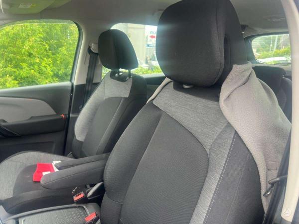 Grey Citroen c4-picasso 2018 in Marijampole, with an engine capacity of 1.20 L and mileage of 131 thousand km for 4499 €, photo 7 on AUTOMOTO.COM.LV