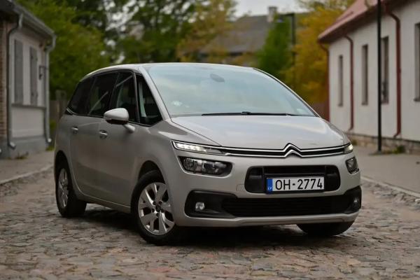 Pelēks Citroen c4-picasso 2018 Jelgava, ar dzinēja tilpumu 1.20 L un nobraukumu 182 tūkst. km par 7950 €, foto 4 vietnē AUTOMOTO.COM.LV