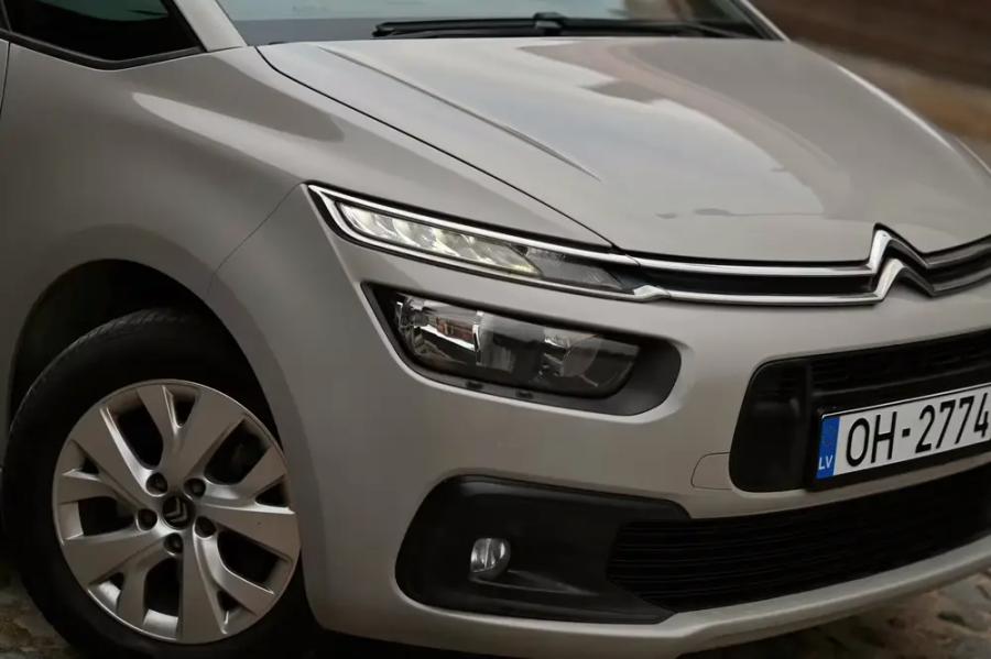 Grey Citroen c4-picasso 2018 in Jelgava, with an engine capacity of 1.20 L and mileage of 182 thousand km for 7950 €, photo 6 on AUTOMOTO.COM.LV
