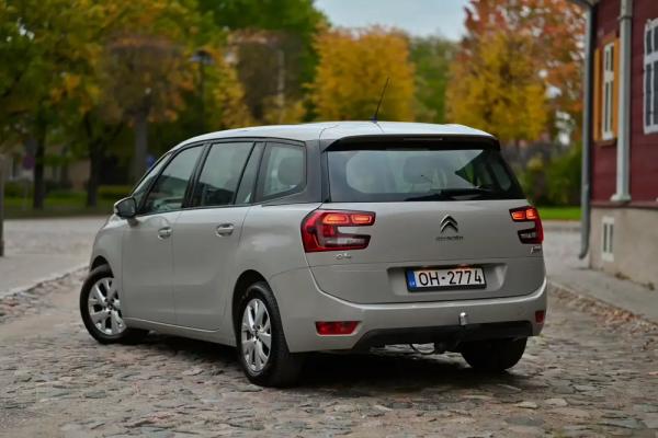 Pelēks Citroen c4-picasso 2018 Jelgava, ar dzinēja tilpumu 1.20 L un nobraukumu 182 tūkst. km par 7950 €, foto 7 vietnē AUTOMOTO.COM.LV