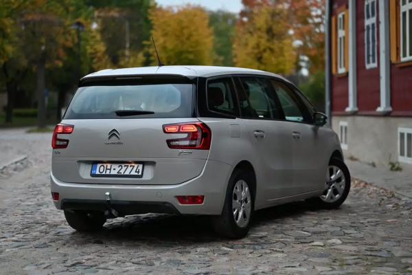 Pelēks Citroen c4-picasso 2018 Jelgava, ar dzinēja tilpumu 1.20 L un nobraukumu 182 tūkst. km par 7950 €, foto 9 vietnē AUTOMOTO.COM.LV