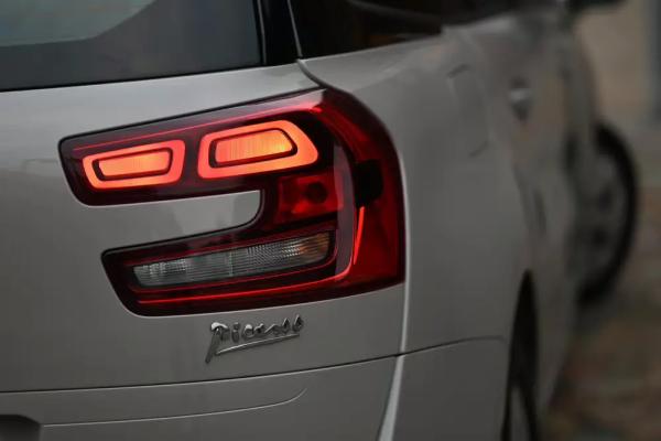 Pelēks Citroen c4-picasso 2018 Jelgava, ar dzinēja tilpumu 1.20 L un nobraukumu 182 tūkst. km par 7950 €, foto 10 vietnē AUTOMOTO.COM.LV