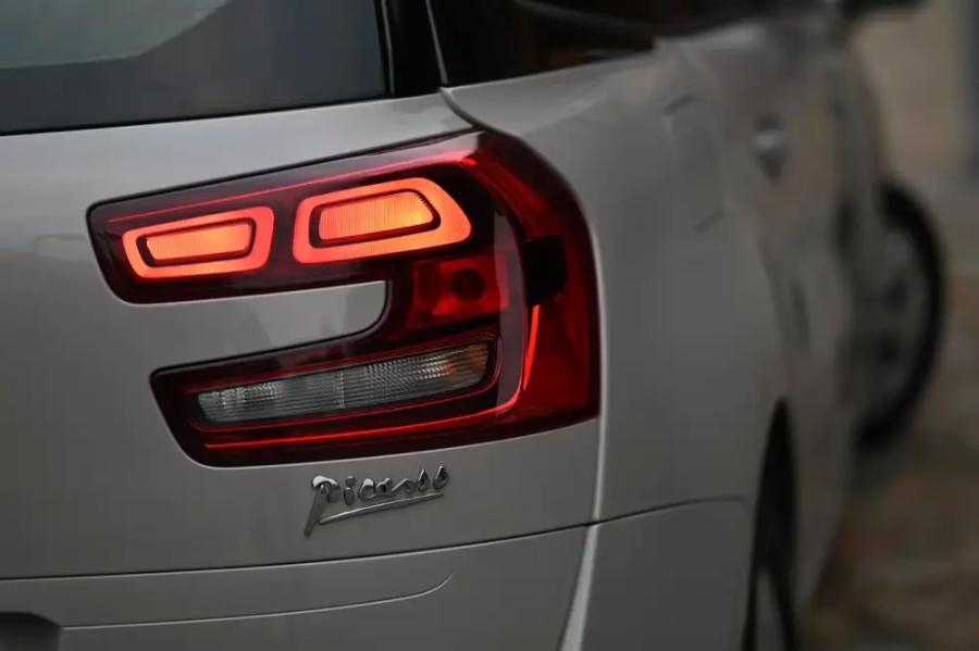 Grey Citroen c4-picasso 2018 in Jelgava, with an engine capacity of 1.20 L and mileage of 182 thousand km for 7950 €, photo 11 on AUTOMOTO.COM.LV