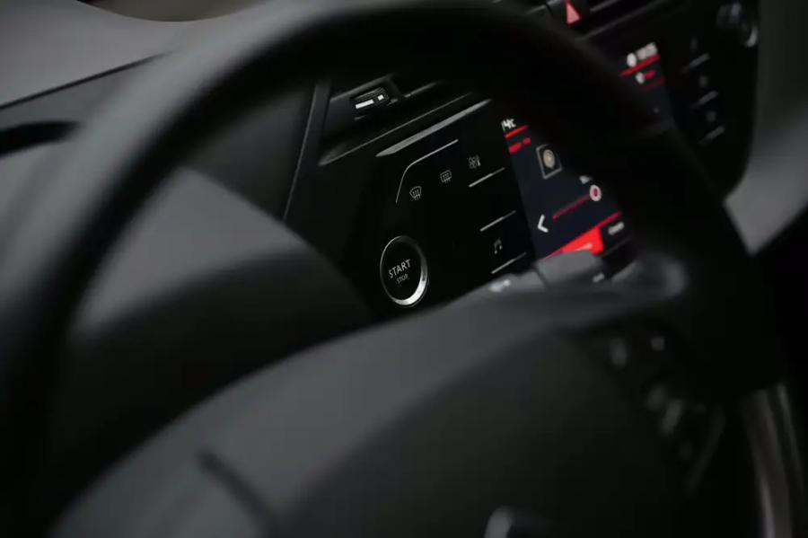 Grey Citroen c4-picasso 2018 in Jelgava, with an engine capacity of 1.20 L and mileage of 182 thousand km for 7950 €, photo 16 on AUTOMOTO.COM.LV