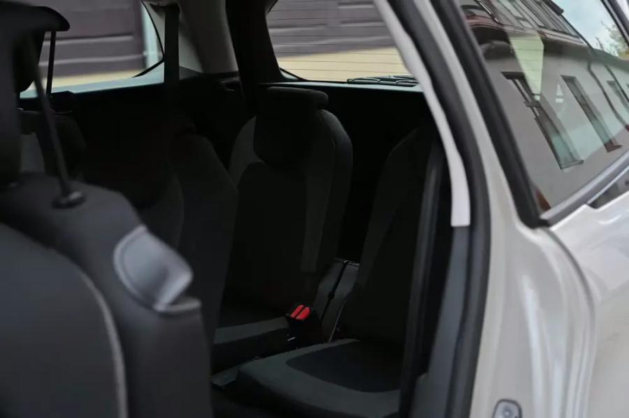 Grey Citroen c4-picasso 2018 in Jelgava, with an engine capacity of 1.20 L and mileage of 182 thousand km for 7950 €, photo 20 on AUTOMOTO.COM.LV