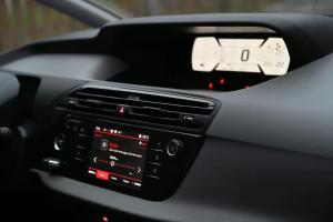 Grey Citroen c4-picasso 2018 in Jelgava, with an engine capacity of 1.20 L and mileage of 182 thousand km for 7950 €, photo 23 on AUTOMOTO.COM.LV