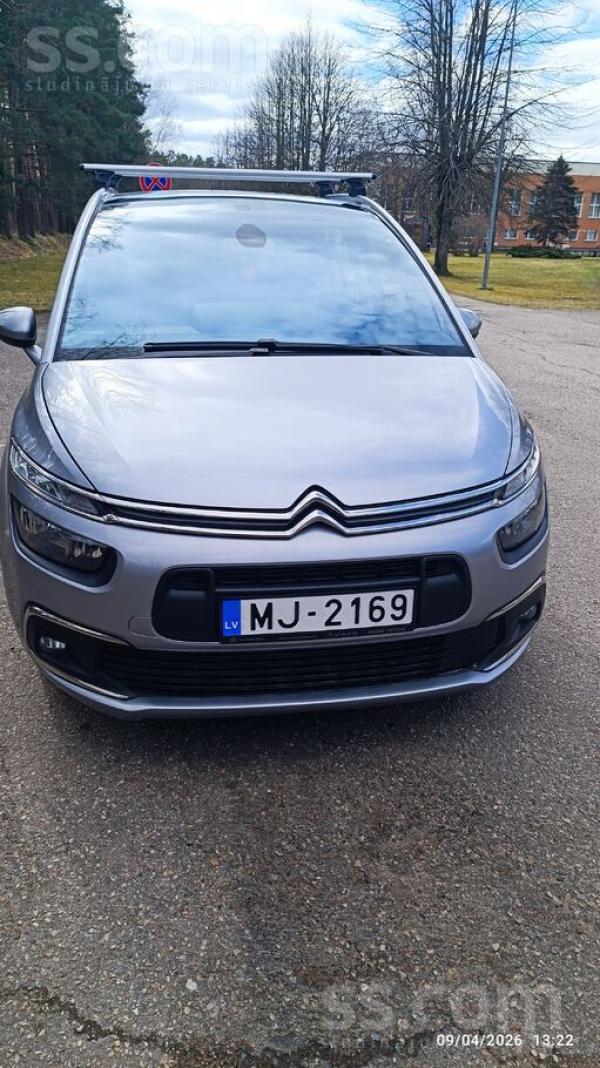 Grey Citroen c4-picasso 2019 in Jelgava, with an engine capacity of 2.00 L and mileage of 171 thousand km for 12100 €, photo 3 on AUTOMOTO.COM.LV
