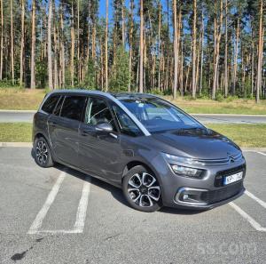 Серый Ситроен С4 Пикассо 2020 в Рига, объемом двигателя 1.50 л и пробегом 220 тыс. км за 11200 €, фото  на AUTOMOTO.COM.LV