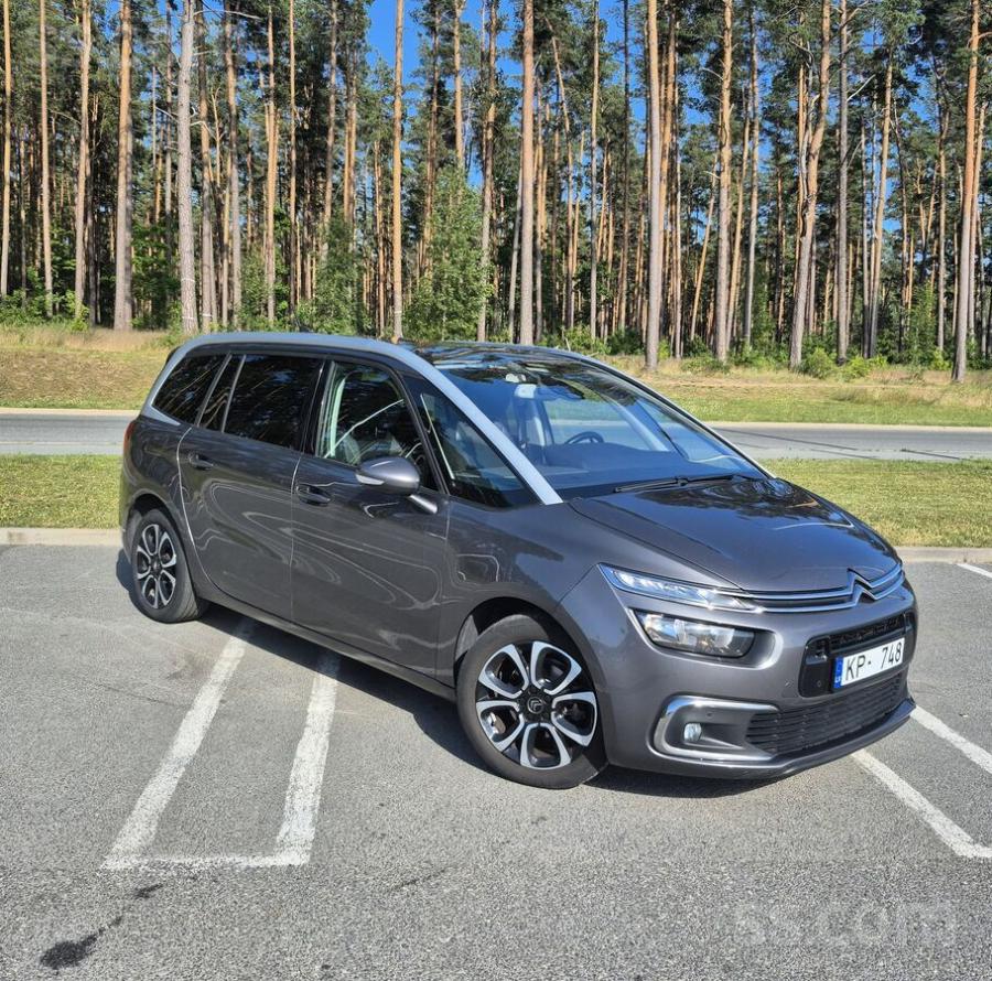 Серый Ситроен С4 Пикассо 2020 в Рига, объемом двигателя 1.50 л и пробегом 220 тыс. км за 11200 €, фото 1 на AUTOMOTO.COM.LV