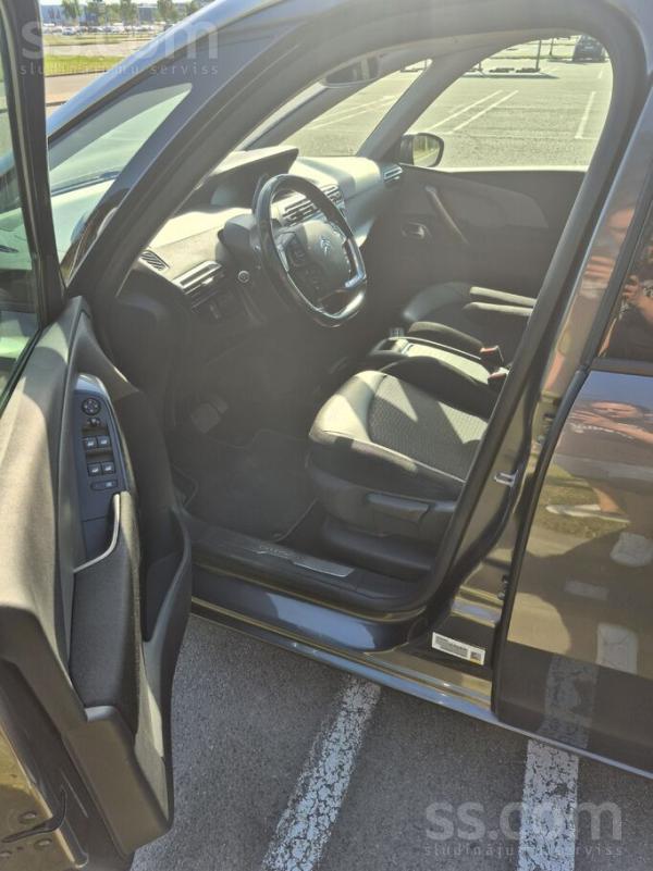 Grey Citroen c4-picasso 2020 in Riga, with an engine capacity of 1.50 L and mileage of 220 thousand km for 11200 €, photo 7 on AUTOMOTO.COM.LV