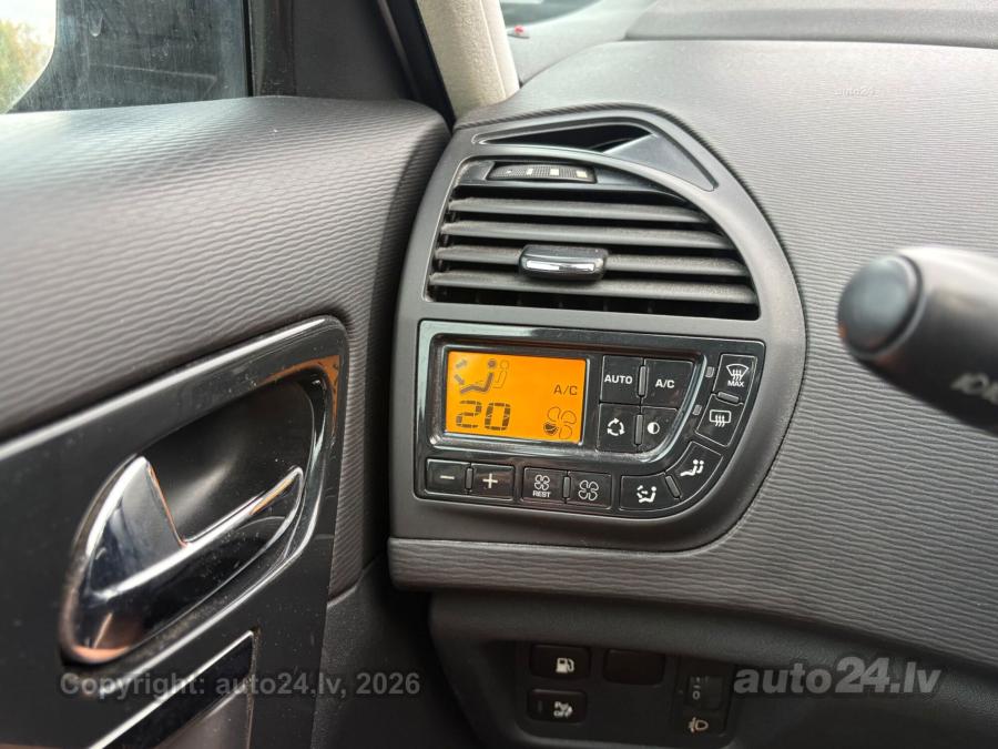 Pelēks Citroen c4-picasso 2010 Rapla, ar dzinēja tilpumu 2.00 L un nobraukumu 258 tūkst. km par 1500 €, foto 22 vietnē AUTOMOTO.COM.LV